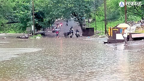 panchganga river cross danger limit traffic closed heavy rainfall weather update| Kolhapur Rain ...